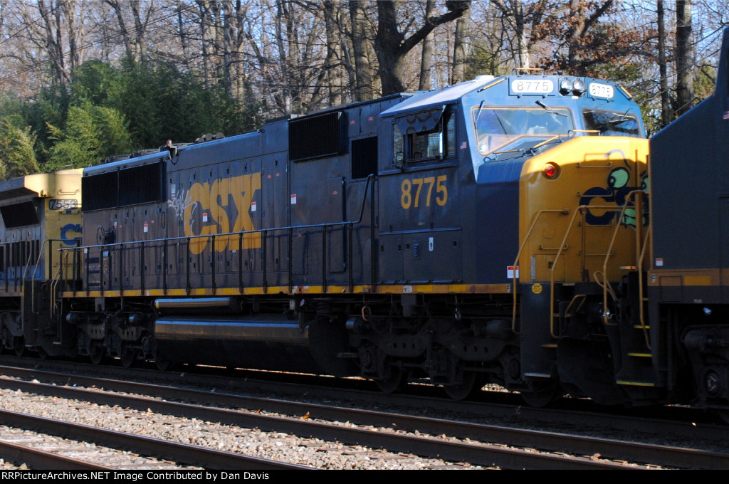 A tagged CSX SD60M 8775 on K534-11